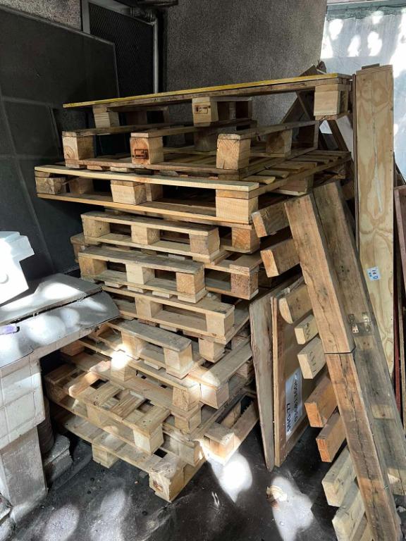 Palochina Wood Pallet, Furniture & Home Living, Furniture, Other Home ...