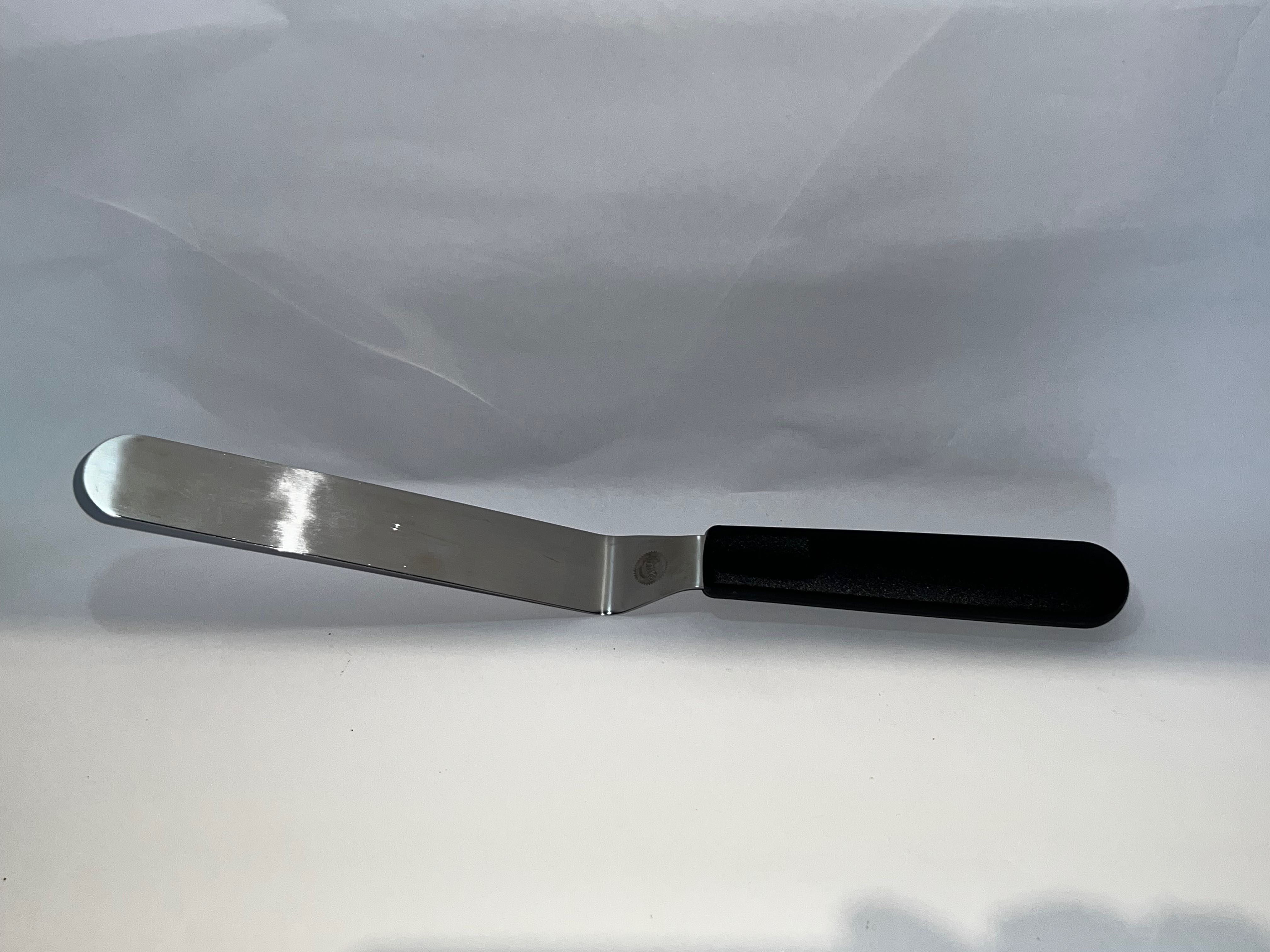 Wilton angled Icing spatula, Furniture & Home Living, Kitchenware ...