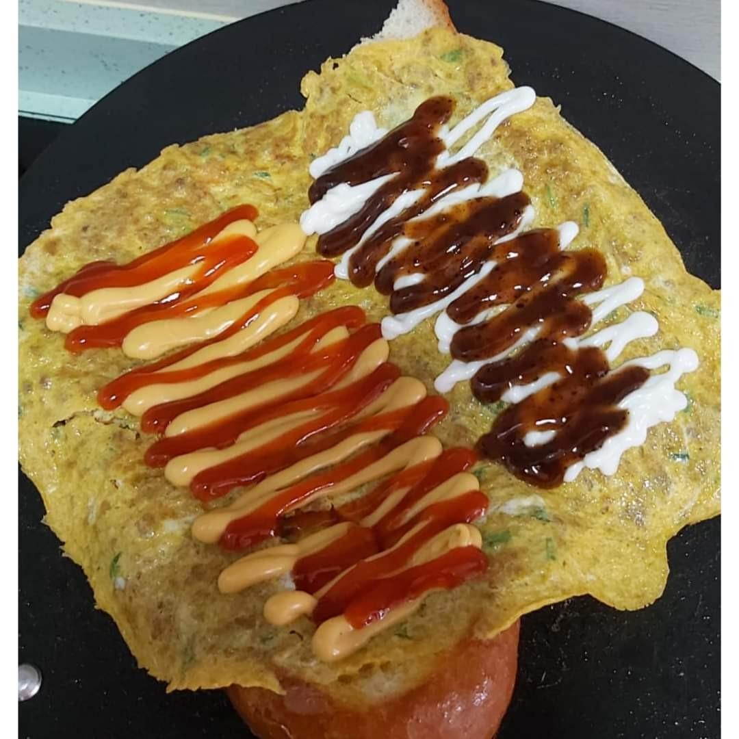 Burger Ramly / Roti John / Tahu Bergedil, Food & Drinks, Local Eats on ...