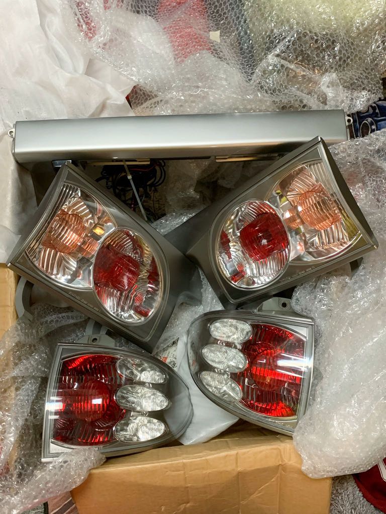 絕版Estima 30系尾燈一套5件, 日本返罕有極新!, 汽車配件, 改裝、內外零件 - Carousell