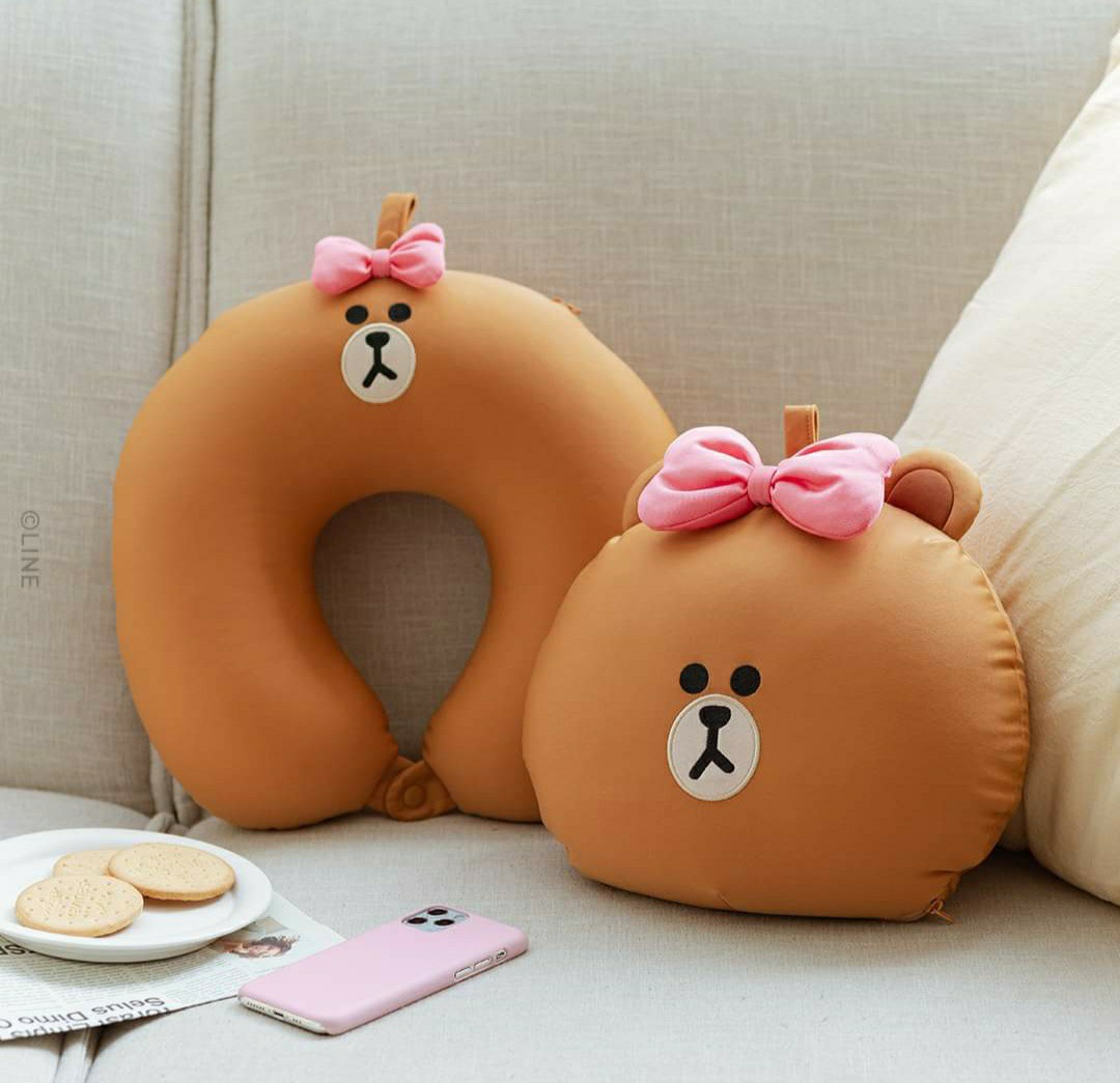 Line Friends 官方正版 熊美造型2合一U型頸枕 9成新, 傢俬＆家居, 床具浴巾 - Carousell