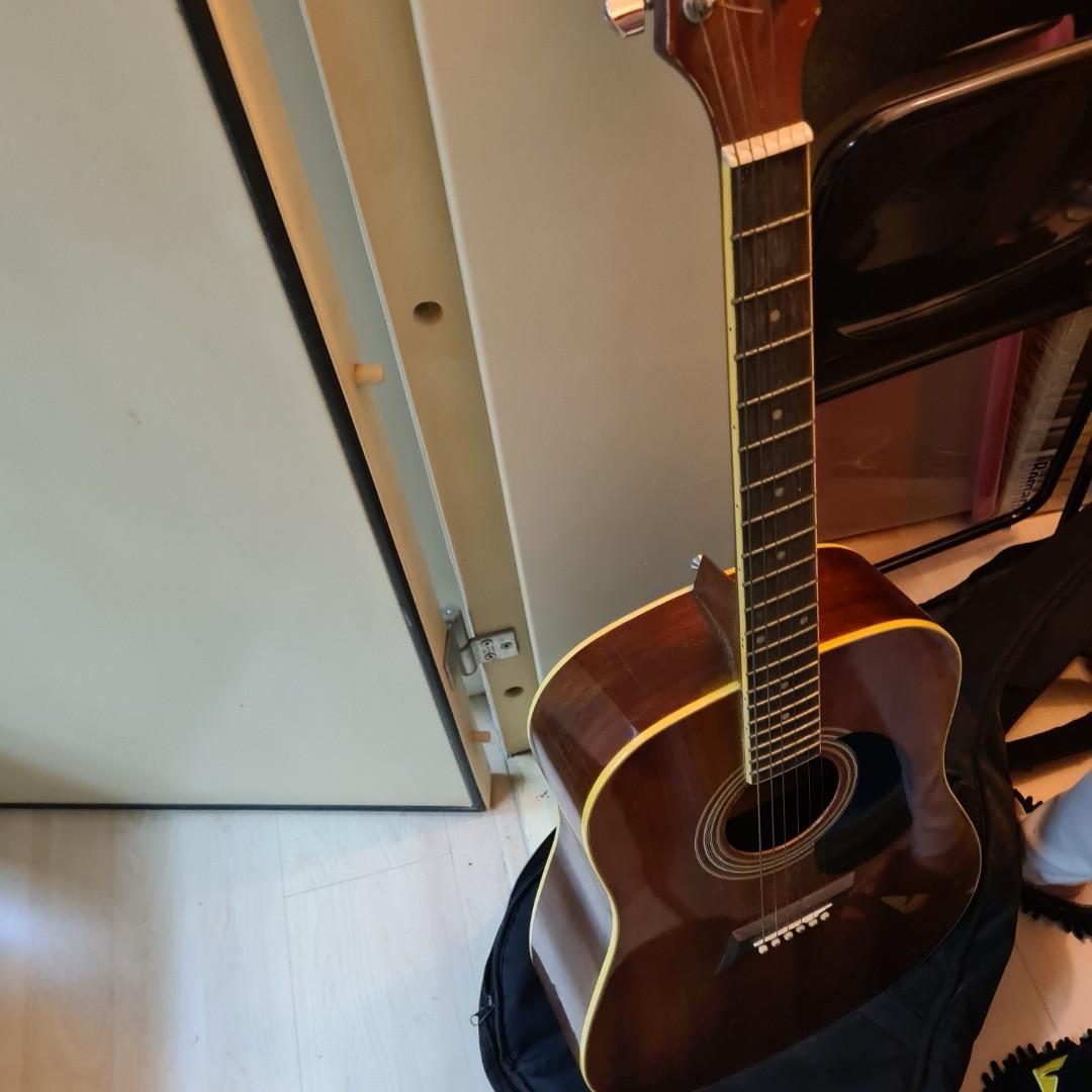 Normal guitar, Hobbies & Toys, Music & Media, Musical Instruments on ...