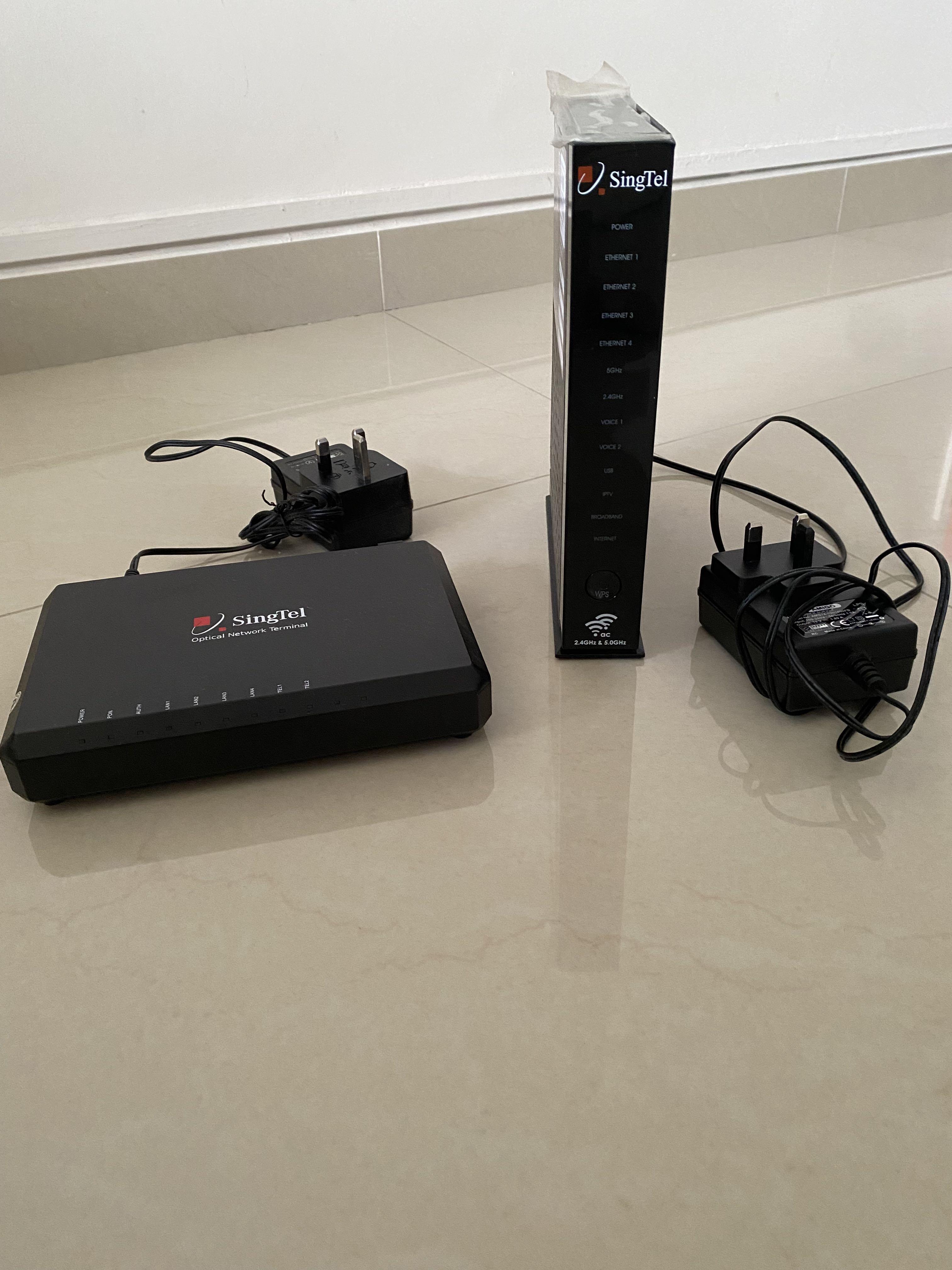 Singtel Mesh extender, Fibre Modem, Singtel Aztech Router, Computers ...