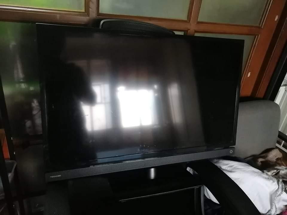 Toshiba 32" LED TV, TV & Home Appliances, TV & Entertainment, TV on ...