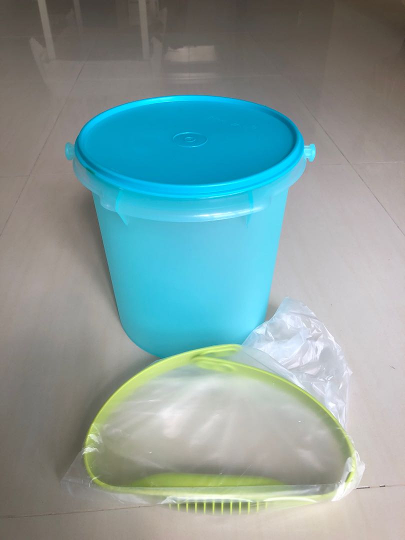 Tupperware container with handle, Furniture & Home Living, Kitchenware ...