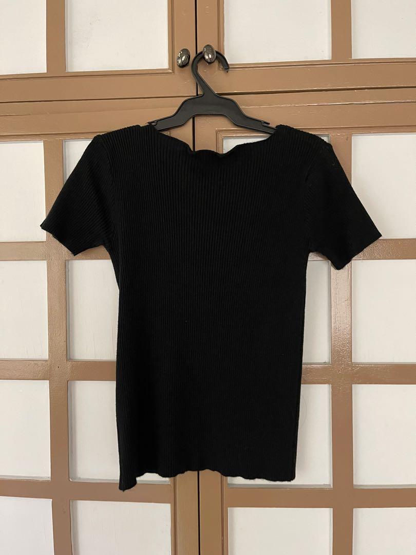 Basic Black Top, Women's Fashion, Tops, Shirts on Carousell