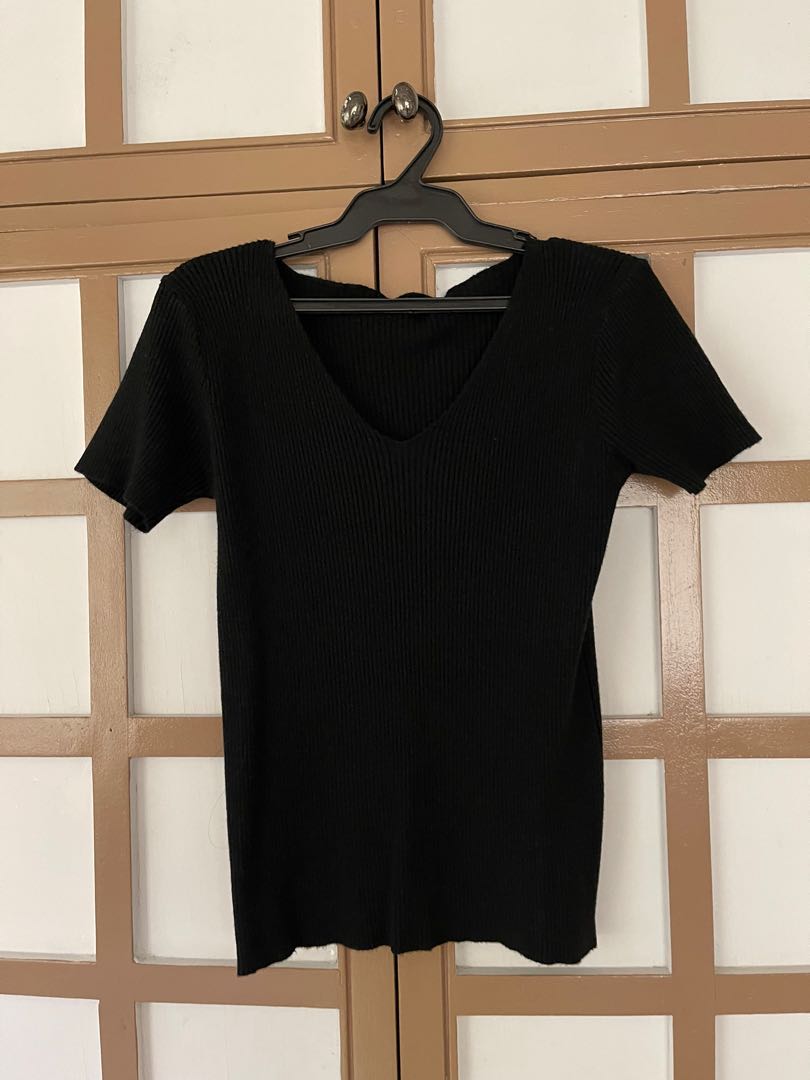 Basic Black Top, Women's Fashion, Tops, Shirts on Carousell