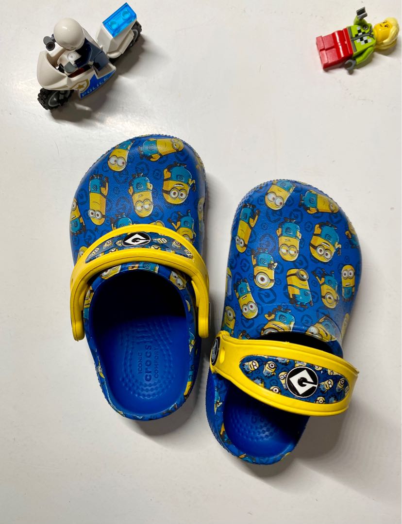 Crocs minions classic, Babies & Kids, Babies & Kids Fashion on Carousell