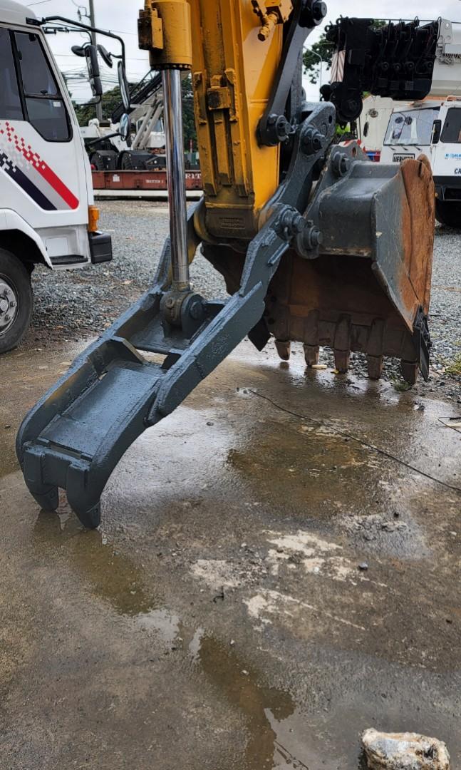 HYUNDAI 220LC backhoe, Special Vehicles, Heavy Vehicles on Carousell