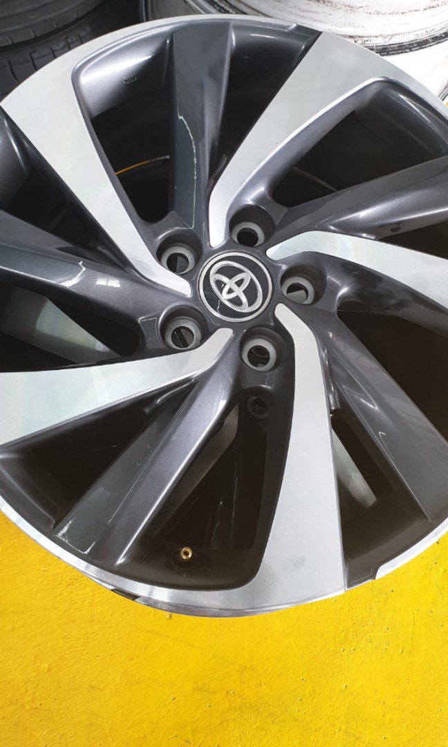 Original 18 inch Toyota Harrier Rims, Car Accessories, Tyres & Rims on ...