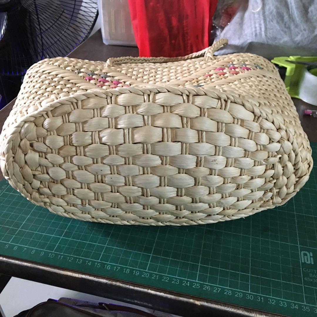 V design Native Bag, Women's Fashion, Bags & Wallets, Shoulder Bags on ...