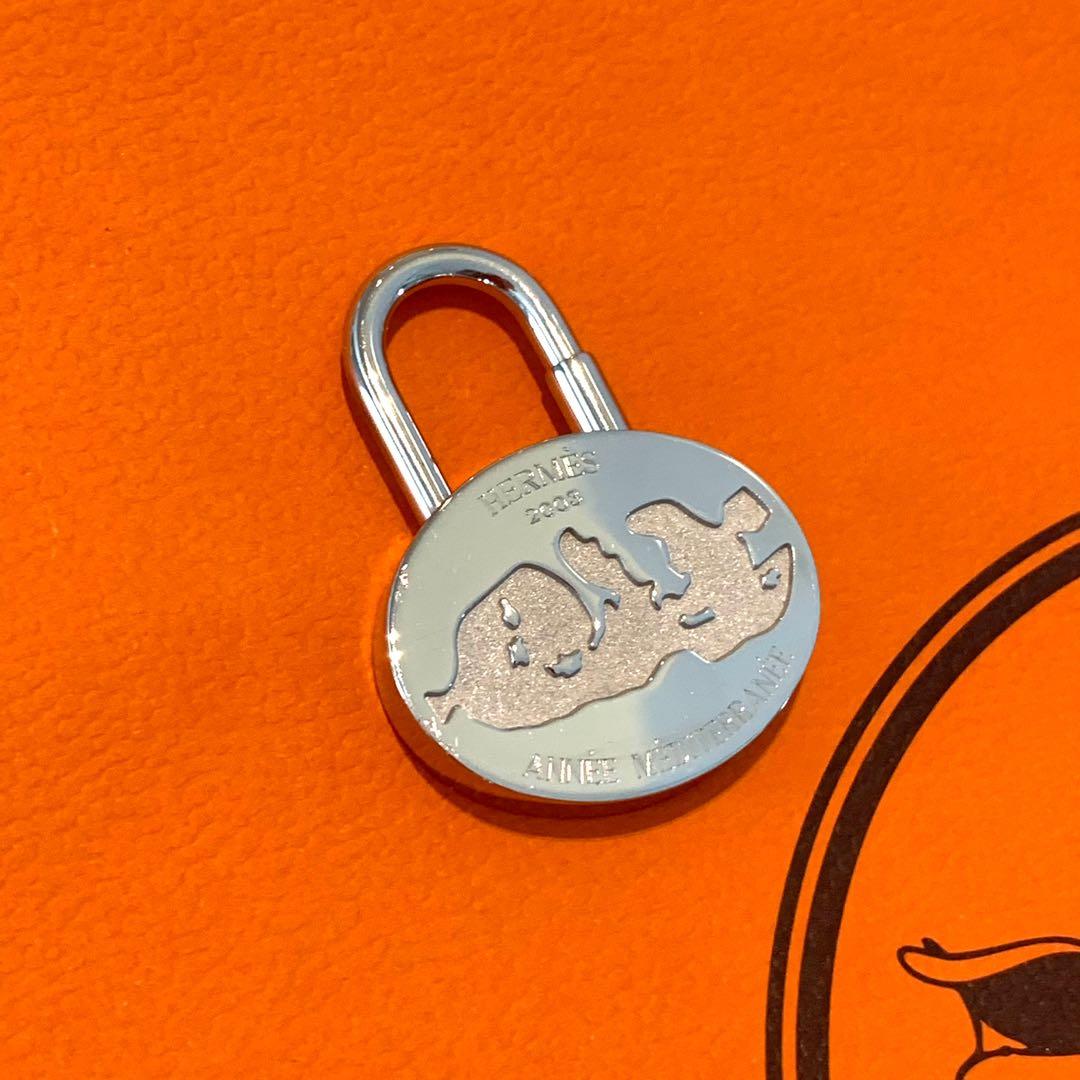 絕版 愛馬仕 Hermes map Cadena 2003 限量版 銀色 鎖頭仔 可當吊墜 地圖 limited edition ...