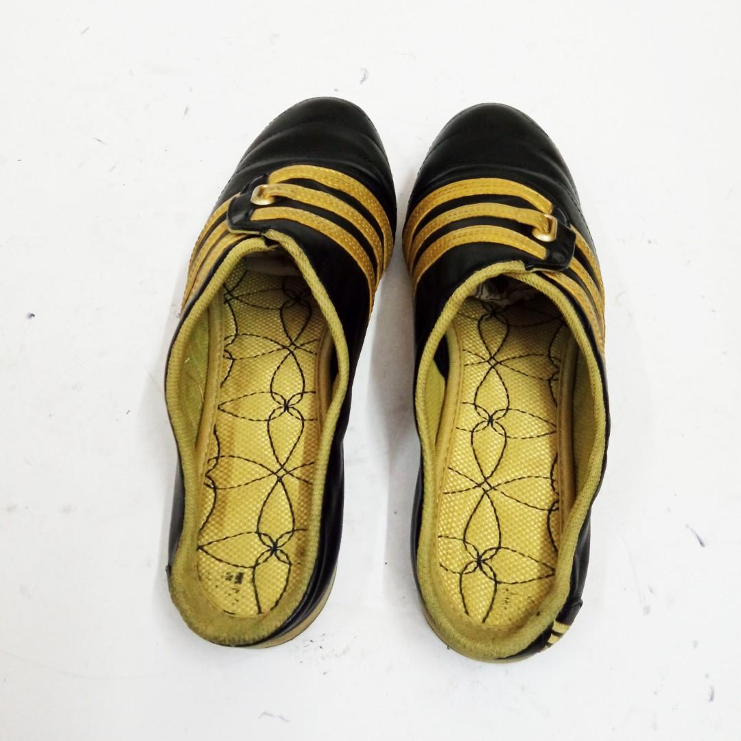 ADIDAS 3 Stripes Gold/Black Shoes US7, Women's Fashion, Footwear, Flats ...
