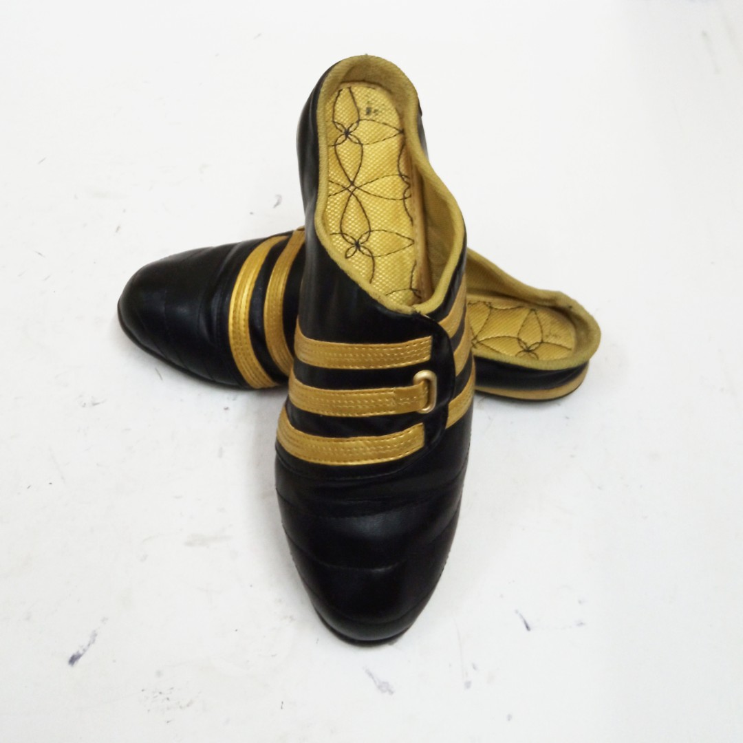 ADIDAS 3 Stripes Gold/Black Shoes US7, Women's Fashion, Footwear, Flats ...