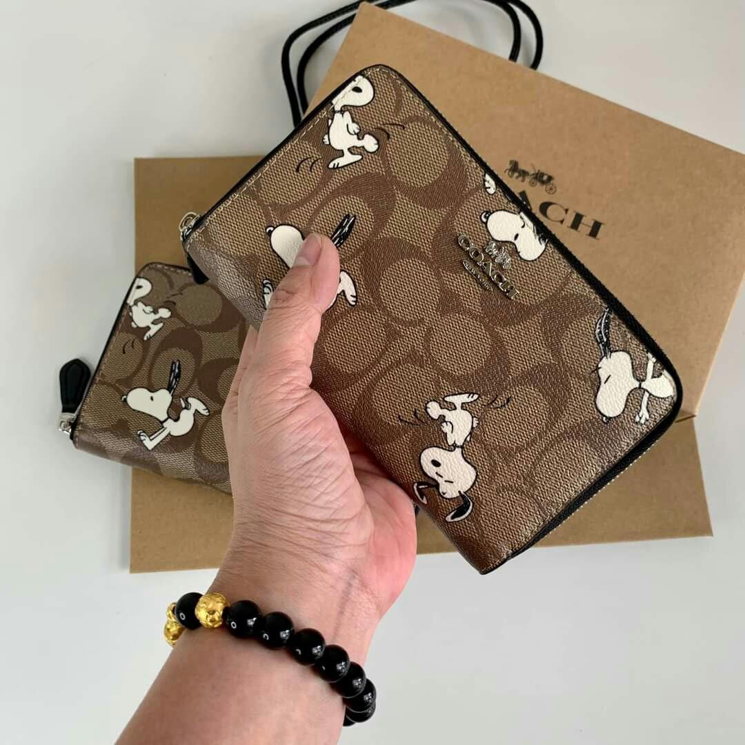 COACH X PEANUTS MEDIUM ID ZIP WALLET IN SIGNATURE CANVAS WITH SNOOPY ...