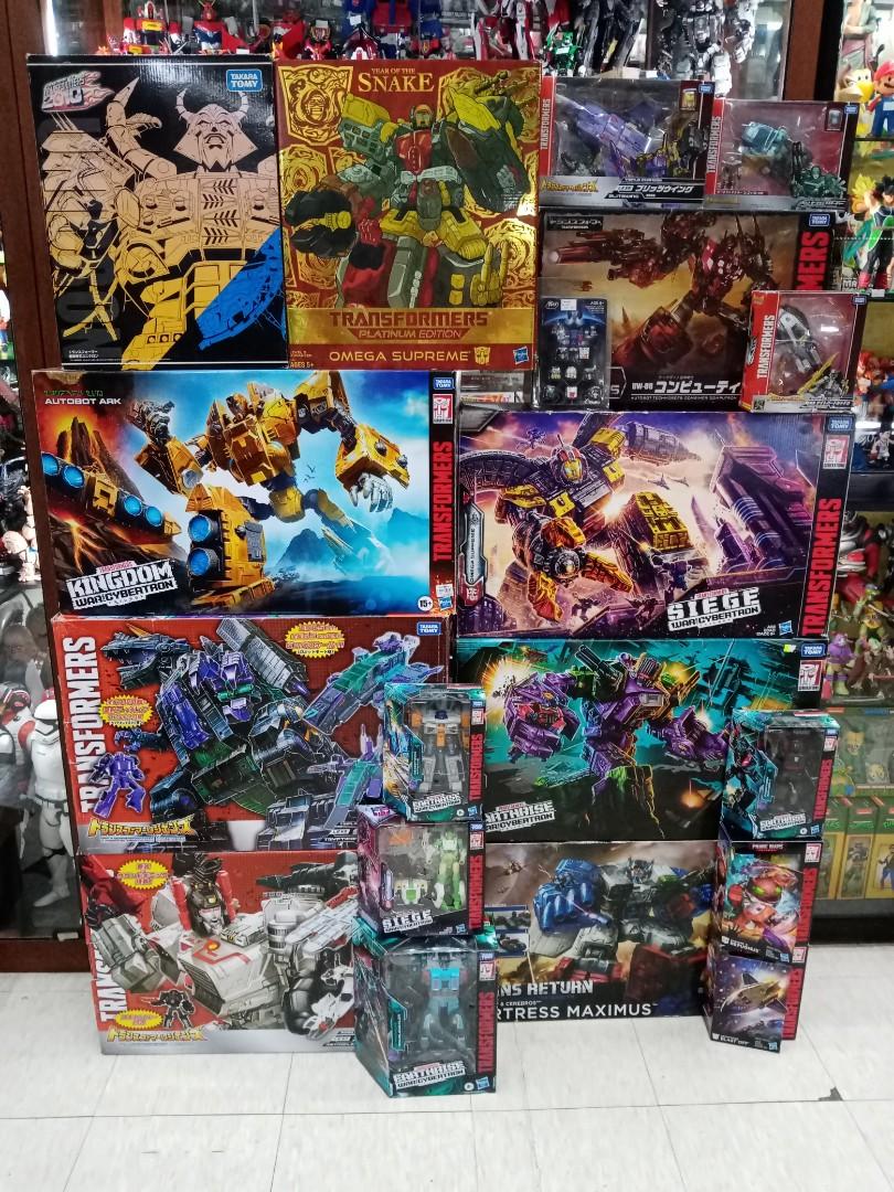 Hasbro/Takara Assorted Transformers Titans Return, Generations ...