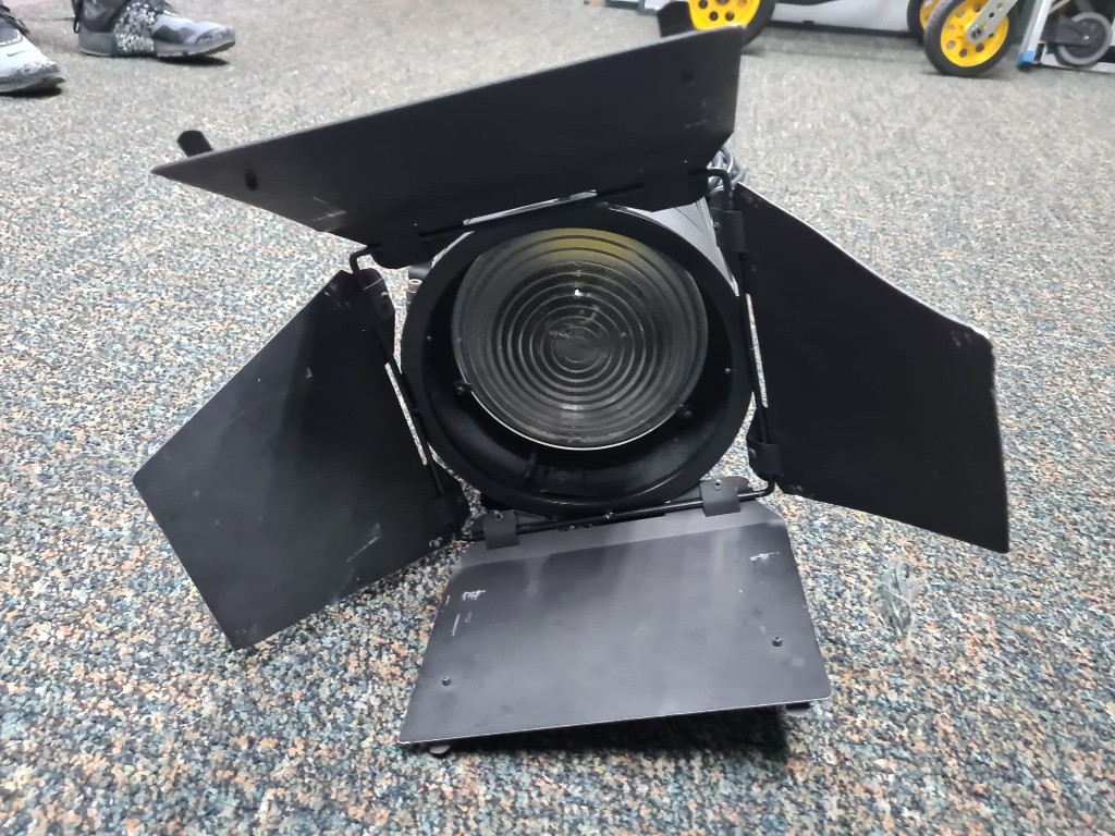 Lupolux DayLED 1000 fresnel LED Light + Bag (Buy by Feb 2023 for $250!), Photography ...