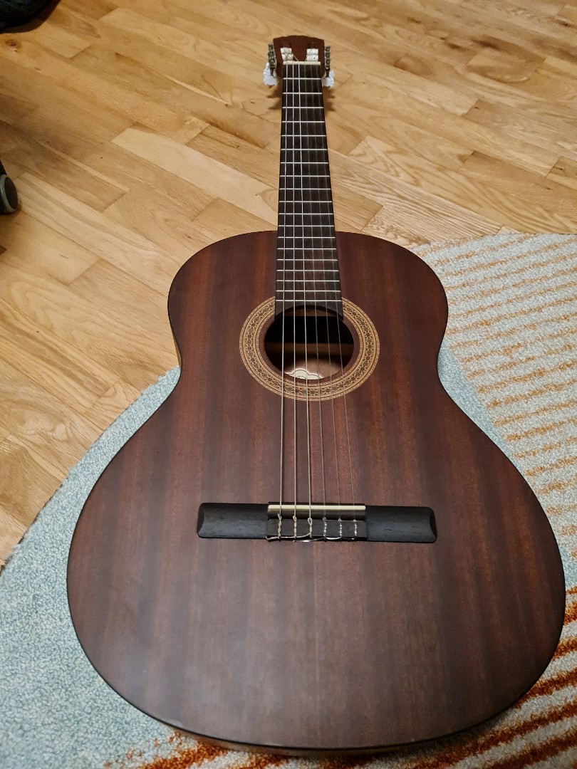 Pre-loved Samick Classical Guitar, Hobbies & Toys, Music & Media ...