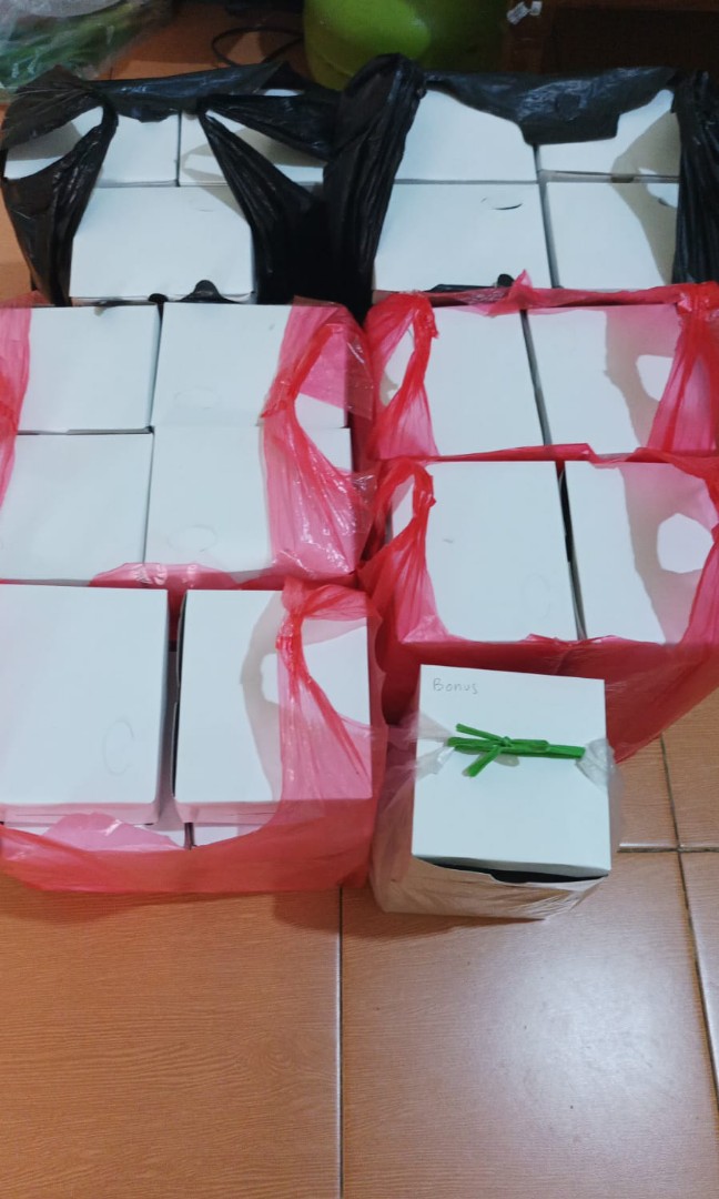 Snack box kue box, Makanan & Minuman, Kue-kue di Carousell