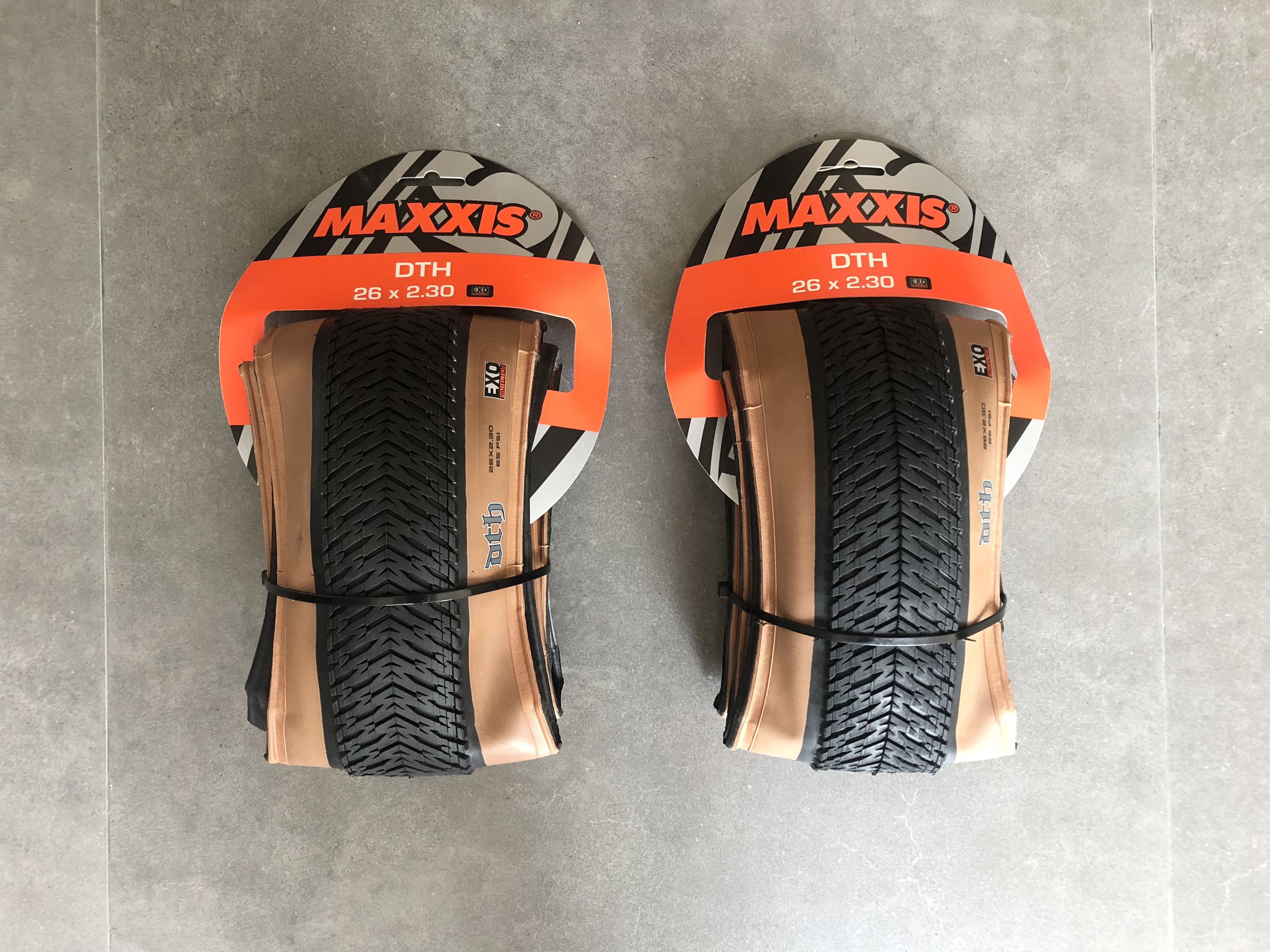 New Maxxis DTH 26 X 2.3 Tan Wall Tyre Tires Mtb Mountain Bike Gravel ...