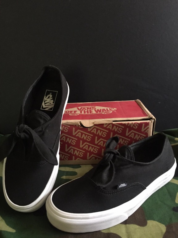 Vans era (ribbon), Men's Fashion, Footwear, Sneakers on Carousell