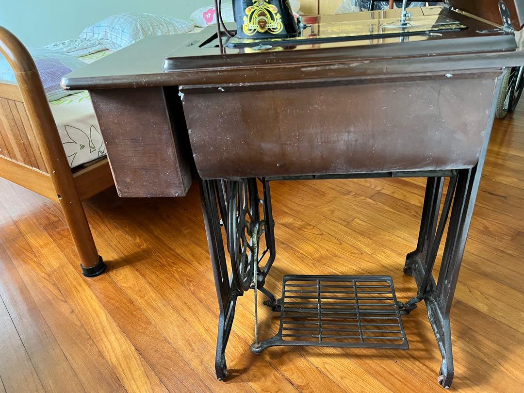 Vintage Standard sewing machine, Hobbies & Toys, Memorabilia ...