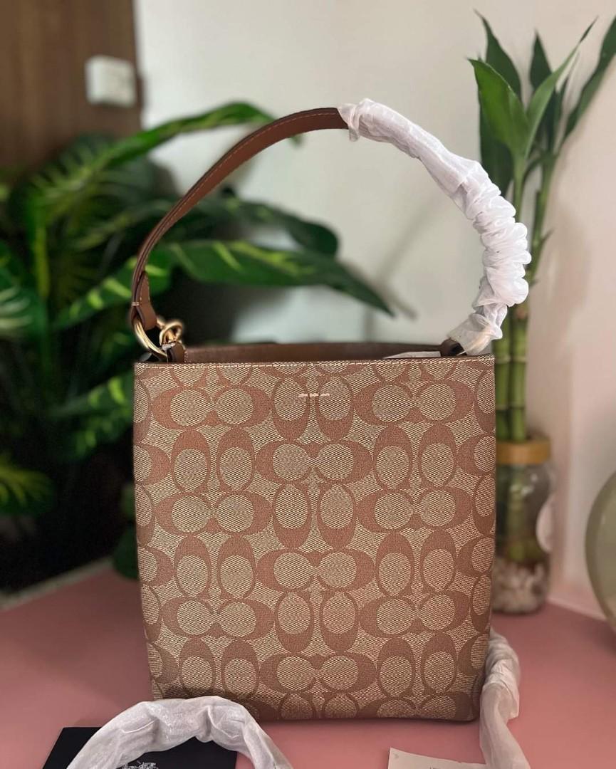 Coach Town Bucket in Signature Canvas Brown, Women's Fashion, Bags ...