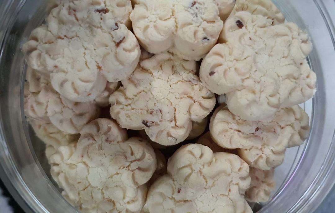 Kuih Muih Raya, Food & Drinks, Homemade Bakes on Carousell