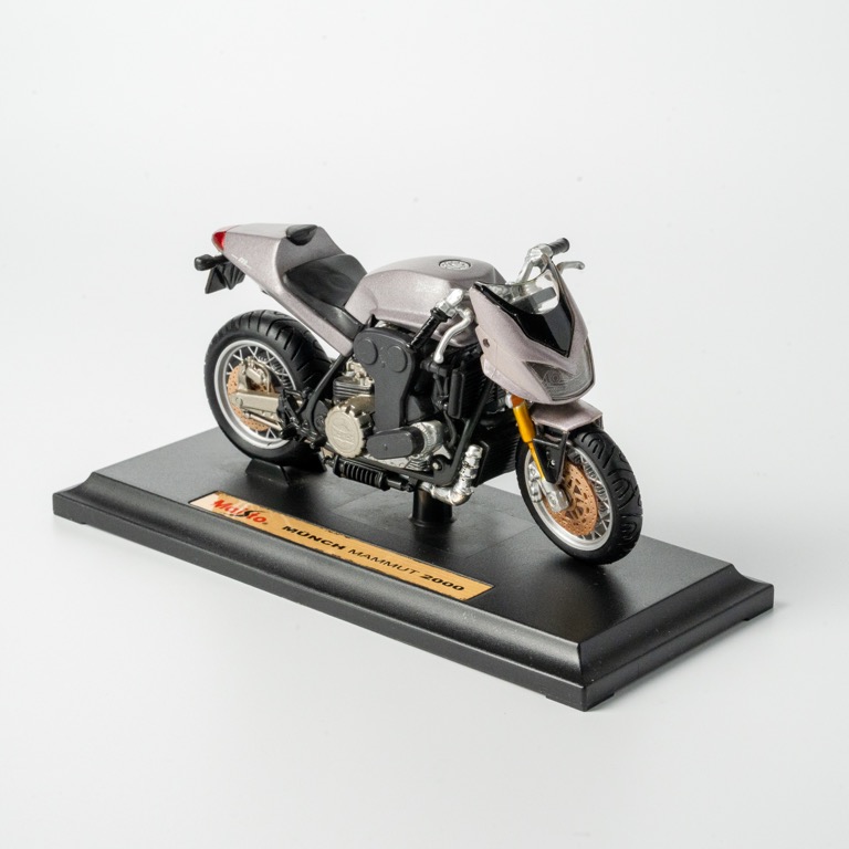 Maisto Munch Mammut 2000_Silver Colour ver, Hobbies & Toys ...