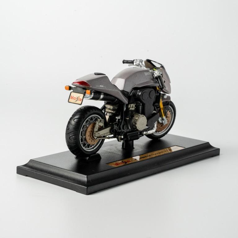 Maisto Munch Mammut 2000_Silver Colour ver, Hobbies & Toys ...