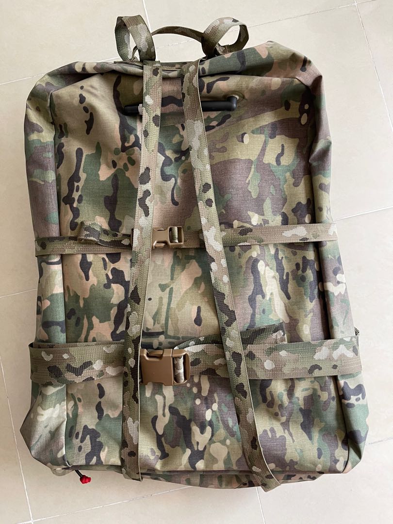 Mystery ranch 3dap matbock drybag multicam, Men's Fashion, Bags ...