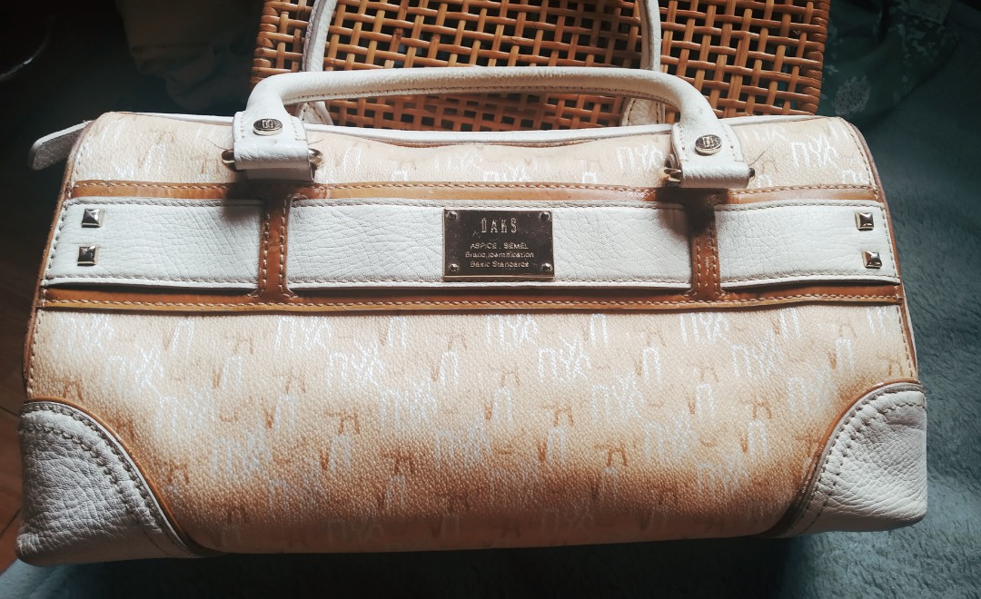 Original DAKS dotors bag prelove, Women's Fashion, Bags & Wallets, Shoulder Bags on Carousell