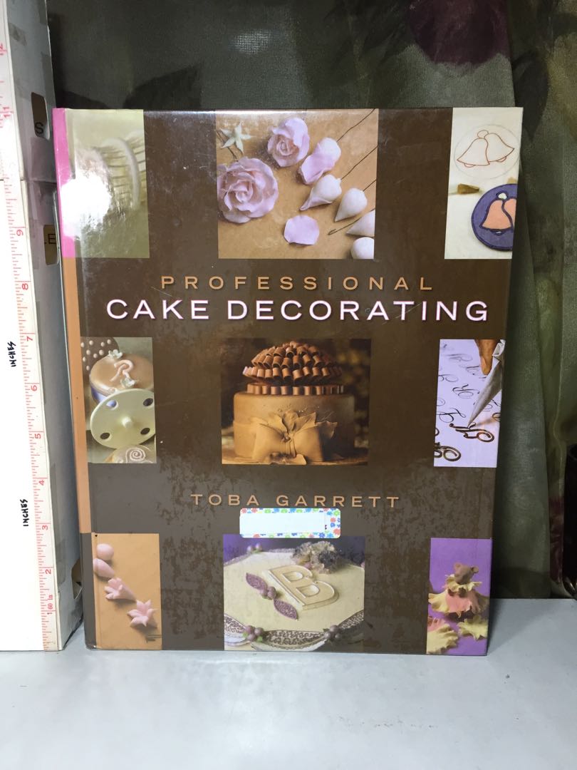 Professional Cake Decorating by Toba Garrett big book, Hobbies & Toys ...