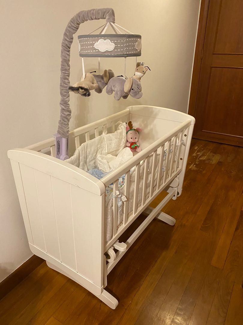 Rocking baby crib, Babies & Kids, Baby Nursery & Kids Furniture, Cots ...