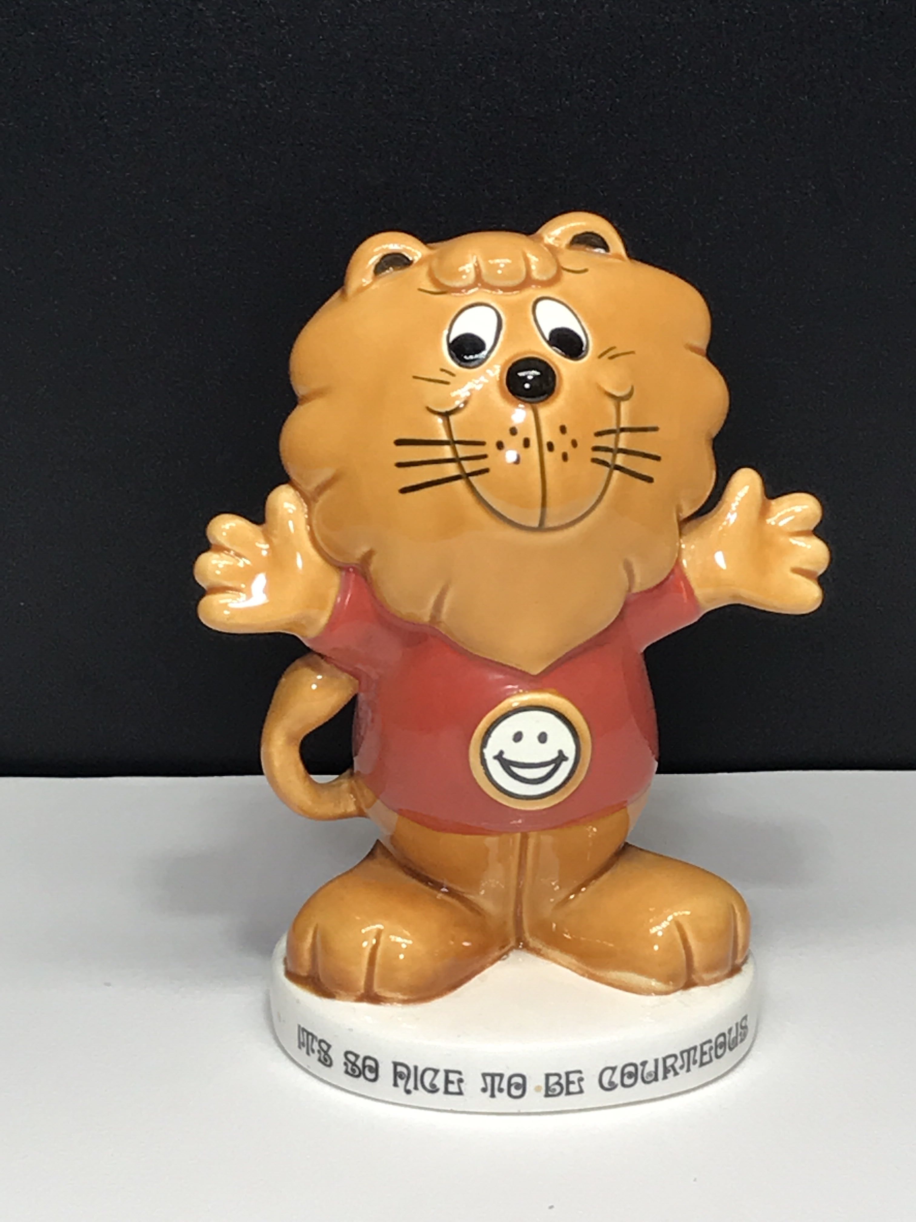 SINGA Courtesy Campaign Coin Bank, Hobbies & Toys, Memorabilia ...