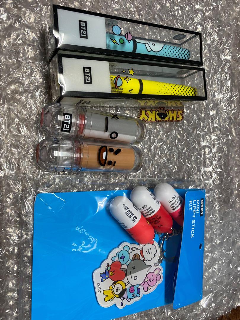 全新未拆封BT21_VT ART 宇宙明星系列 防彈少年團 限量鑰匙圈 三色口紅唇膏組, 香水、美妝、保養, 臉部彩妝、保養與清潔, 化妝品在旋轉拍賣