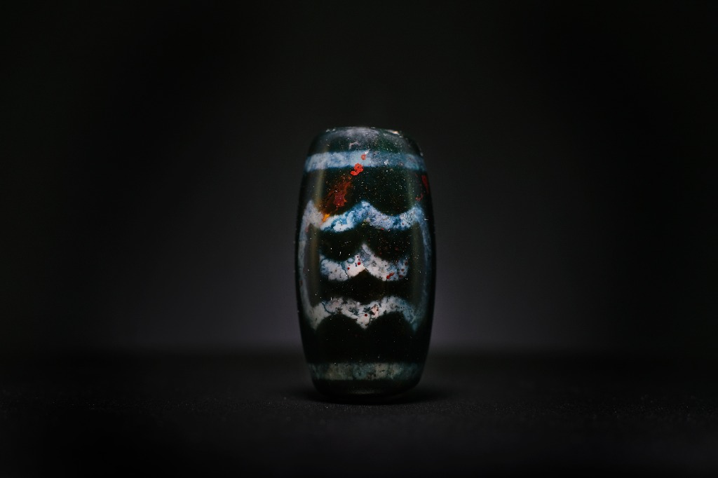 #G2022001 Unique Garuda Dzi, Women's Fashion, Jewelry & Organisers ...