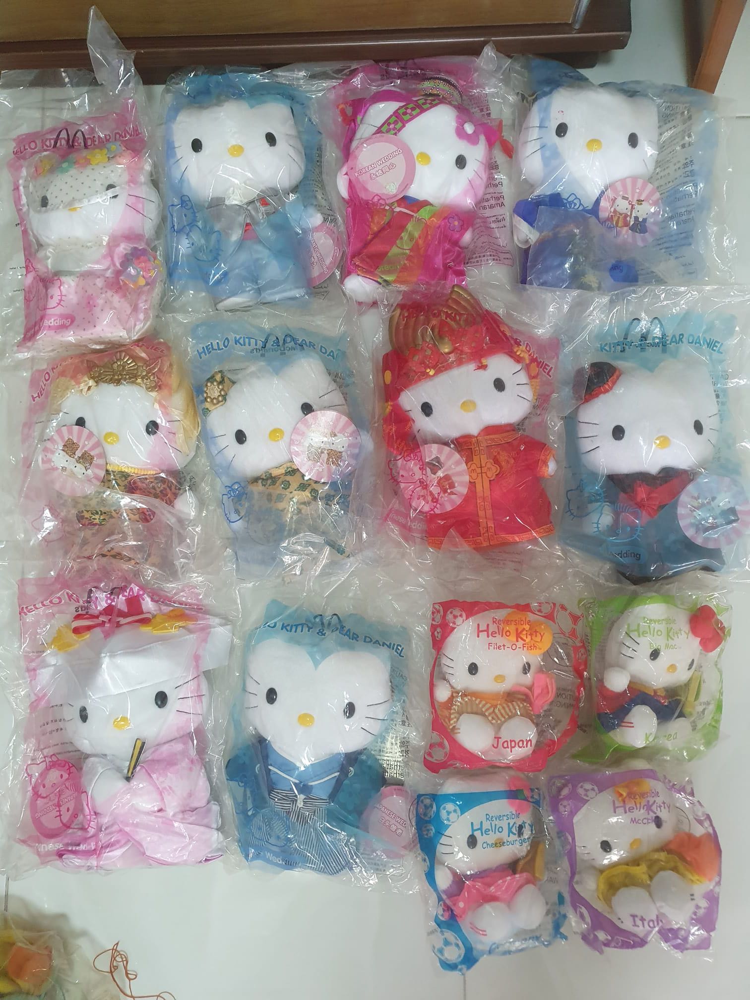 Hello kitty wedding and reversible country hello kitty, Hobbies & Toys ...