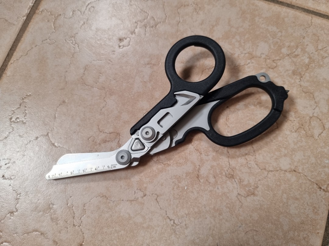 Trauma Shears, Hobbies & Toys, Stationery & Craft, Craft Supplies ...