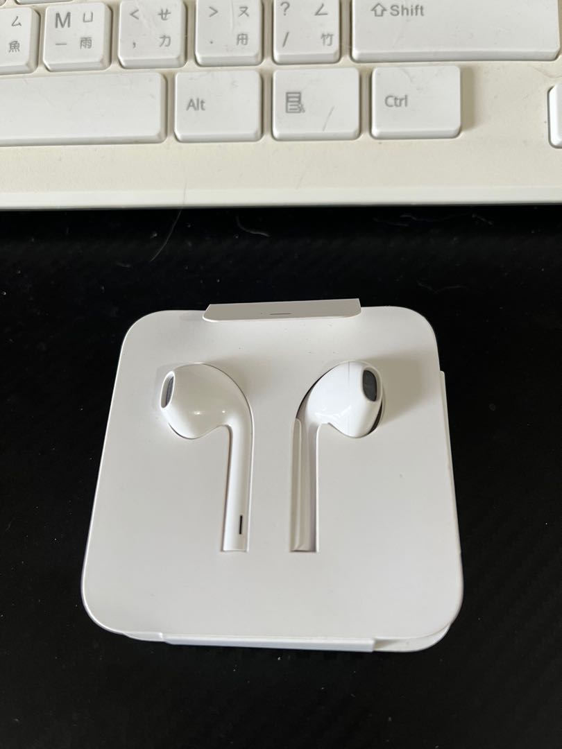 Apple EarPods & Adapter, 音響器材, 耳機 - Carousell