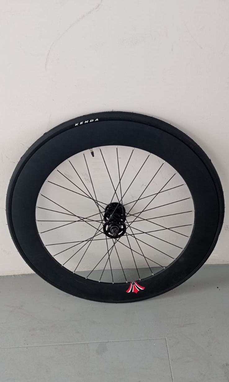 High Profile front wheels with 700c/23 tyres and tube, Sports Equipment ...