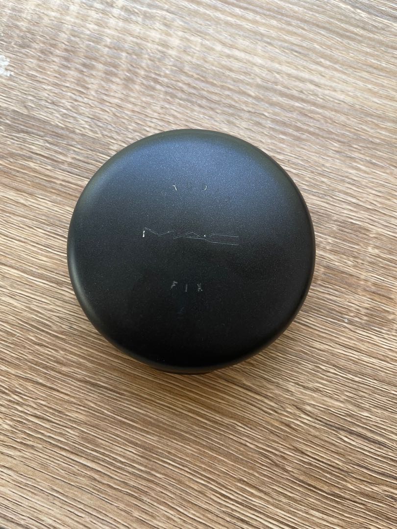 MAC NC40 Powder (100% Original, Pre-Loved), Beauty & Personal Care ...