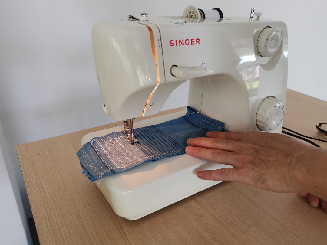 Singer Sewing Machine Model 8280, Everything Else on Carousell