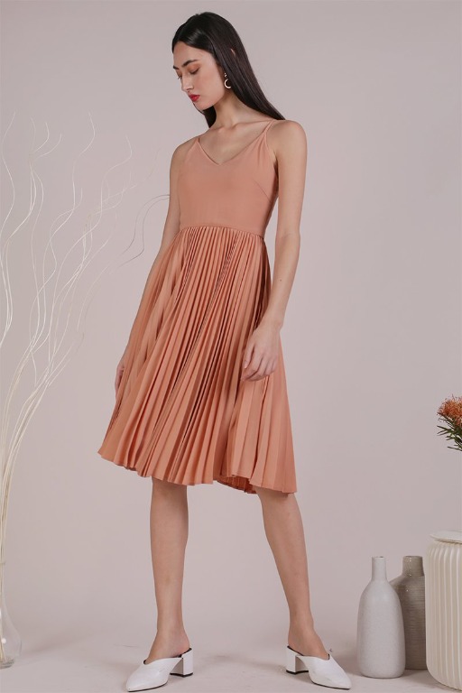 TTR Kiki Pleated Dress, Women's Fashion, Dresses & Sets, Dresses on Carousell