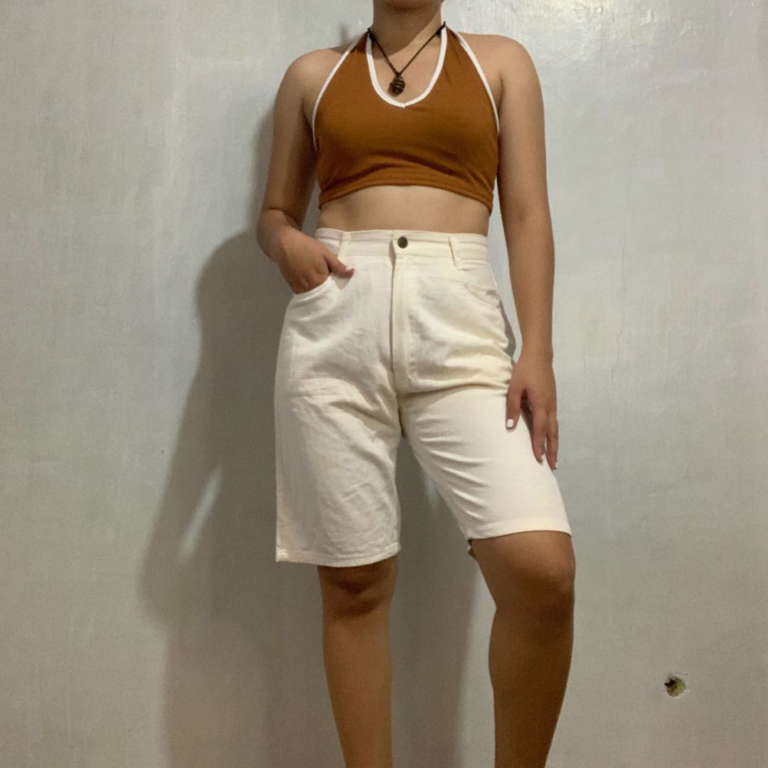 White hw maong short, Women's Fashion, Bottoms, Shorts on Carousell