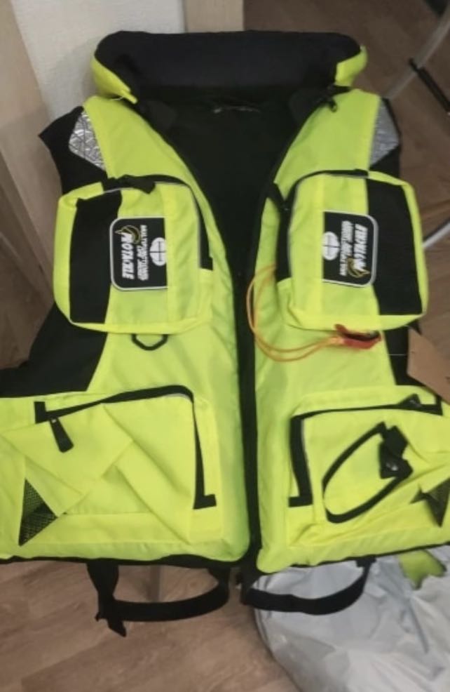 XXL life Jacket for 90kg above, Sports Equipment, Fishing on Carousell