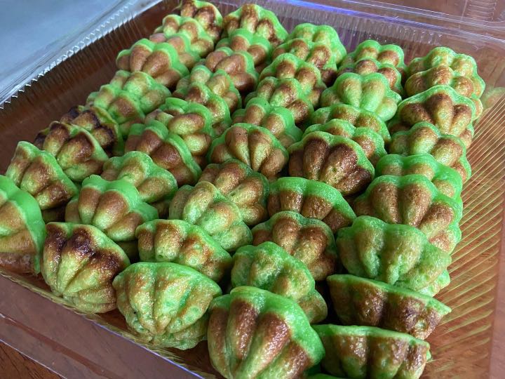 Kuih Bakar Pandan, Food & Drinks, Homemade Bakes on Carousell
