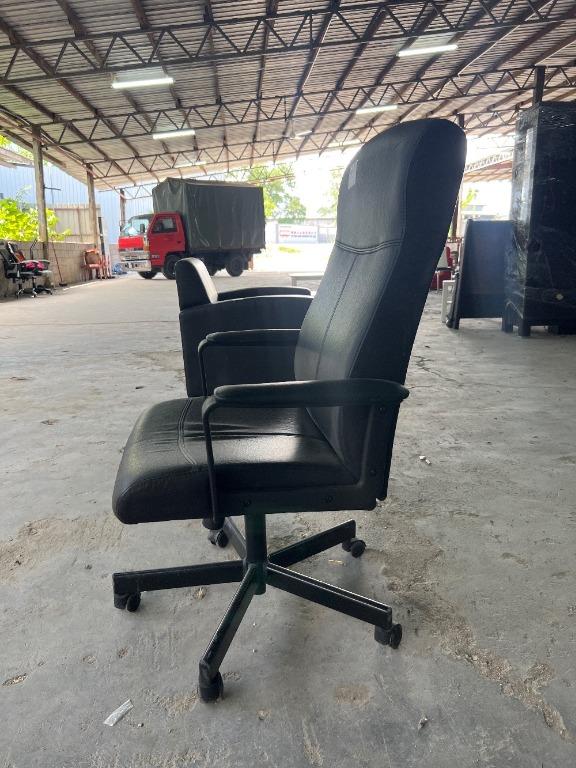 Leather Office Chair with Wheel Black Colour / Kerusi Pejabat Kulit ...