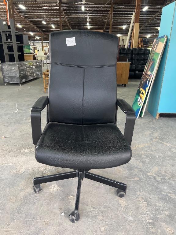 Leather Office Chair with Wheel Black Colour / Kerusi Pejabat Kulit ...