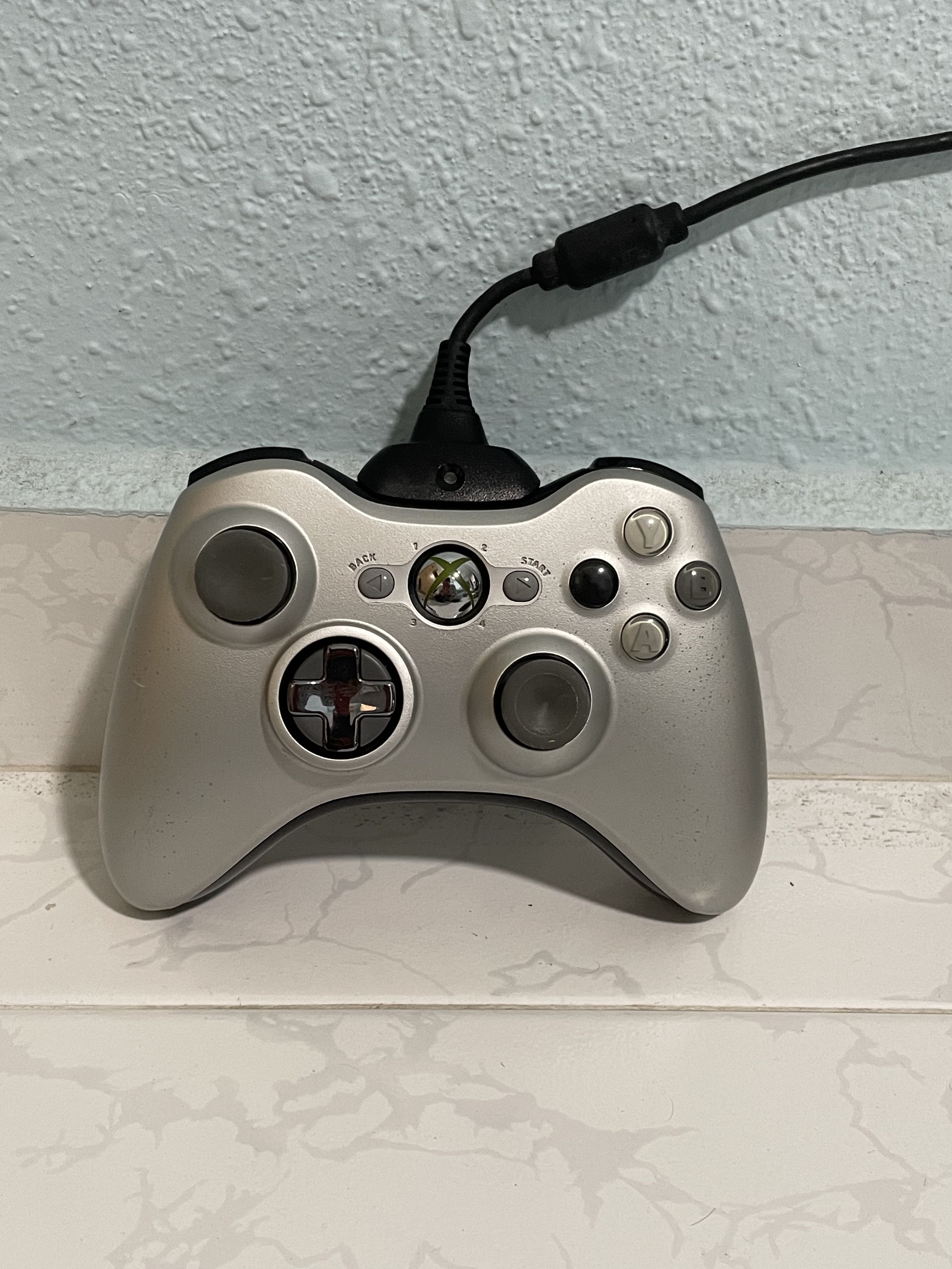 Silver Xbox 360 Wireless Controller with Charge Kit, Video Gaming ...